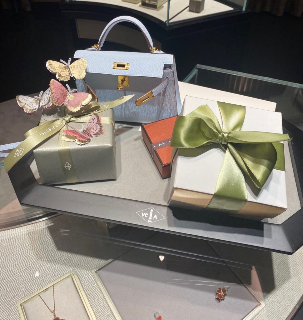 PurseBop Dips Her Finger in Van Cleef & Arpels - PurseBop