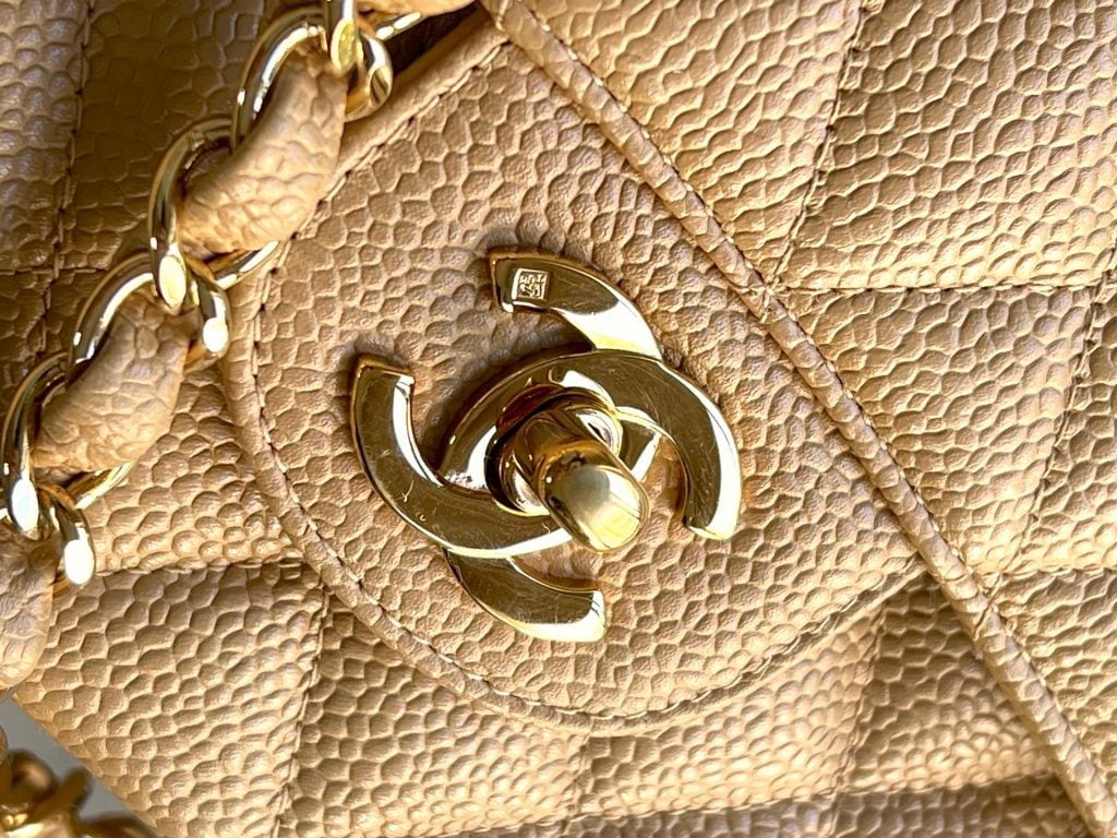 Everything You Should Know About Vintage Chanel Handbags: Q & A With ...
