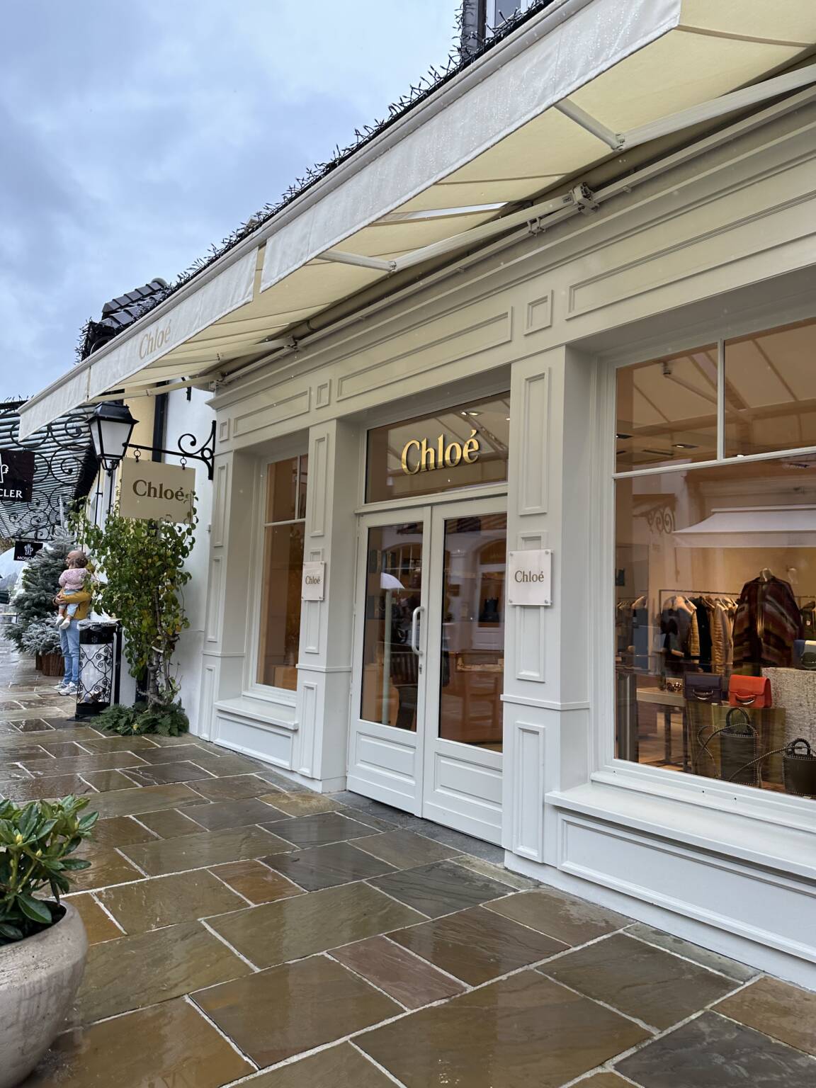 Your Guide to Paris Outlet Shopping - PurseBop