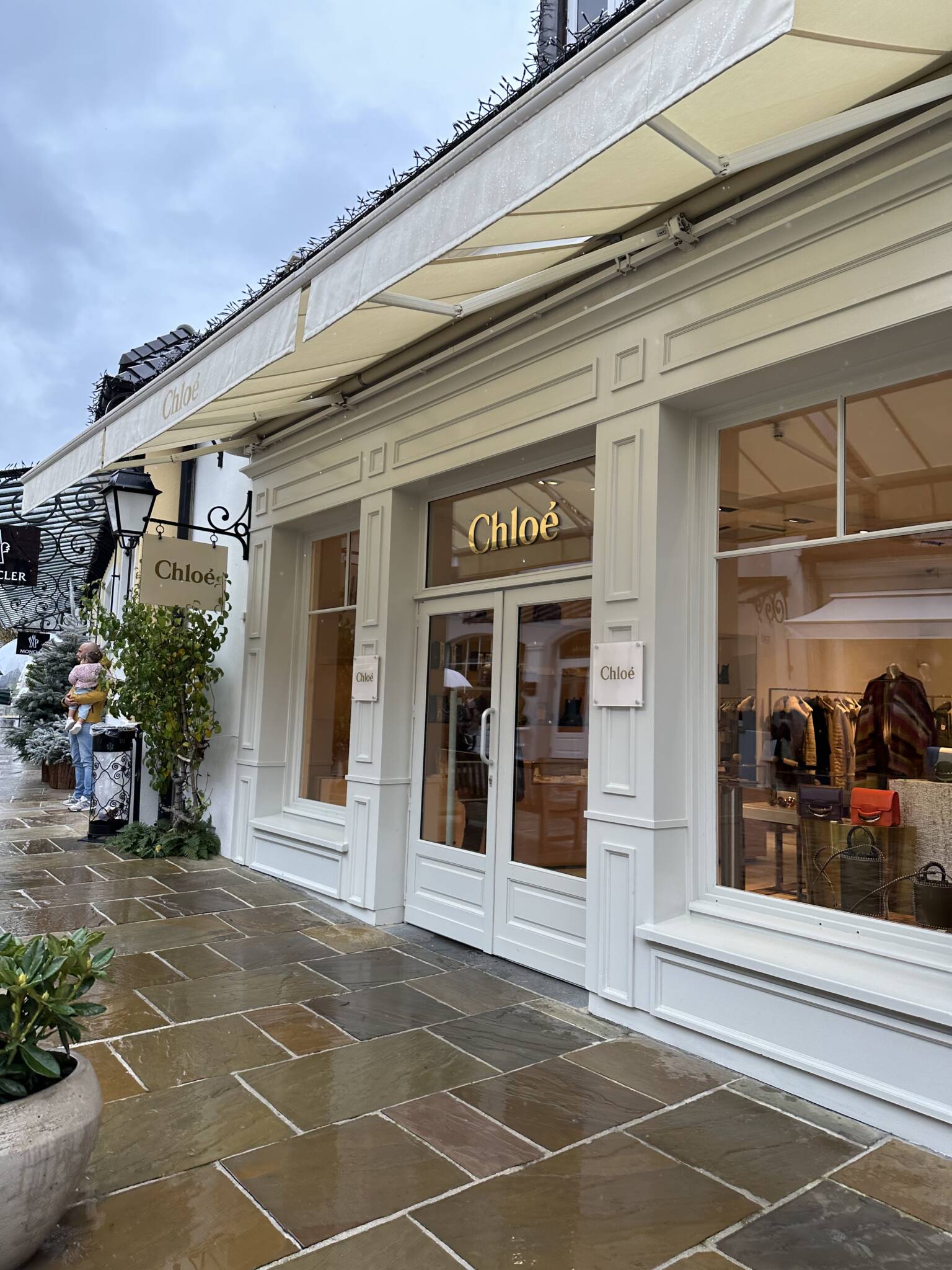 Your Guide to Paris Outlet Shopping - PurseBop