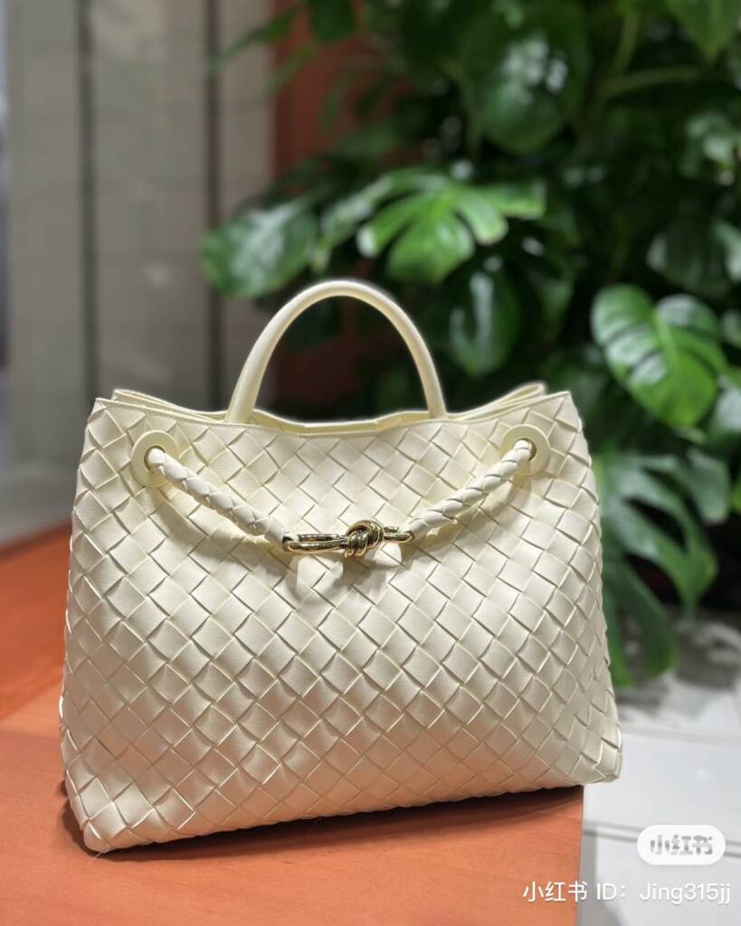 Hottest Handbag Colors of Summer 2024 - PurseBop