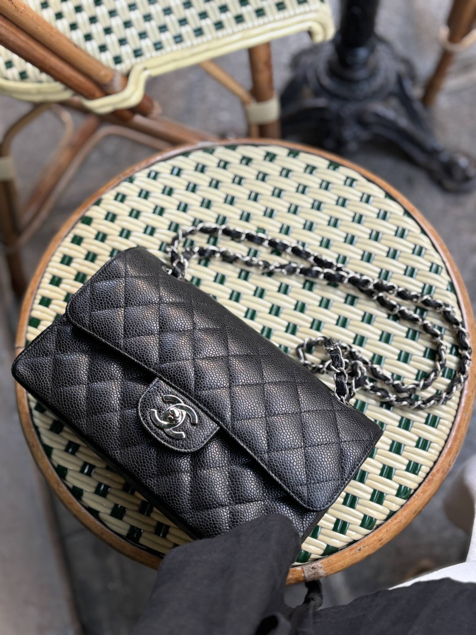 Fashionably Secure: Safeguarding Your Handbag in the City - PurseBop