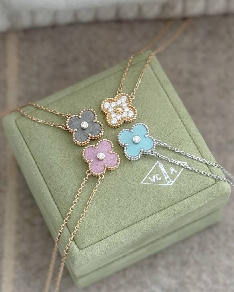 Styling the Van Cleef & Arpels Holiday Pendant - PurseBop