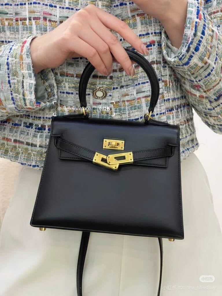 A Tale of Two Hermès Mini Kellys: Comparing the Mini Kelly II With the ...