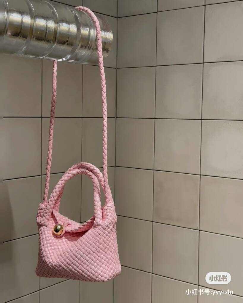 5 Hot Handbags Trending for Spring-Summer 2025 - PurseBop